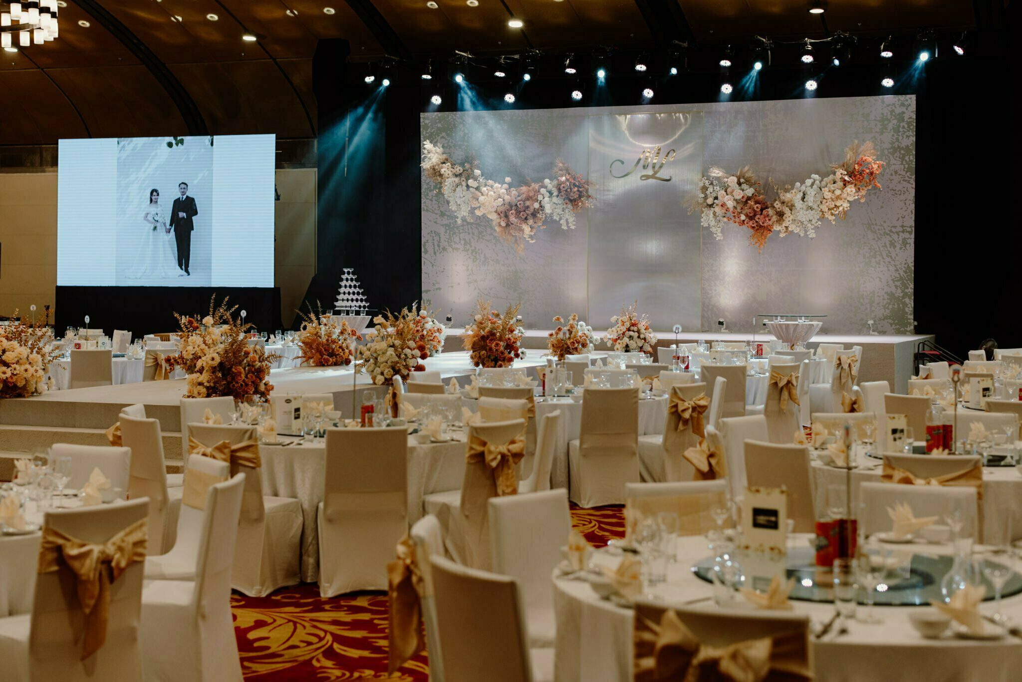 A blissful ballroom wedding in Hanoi