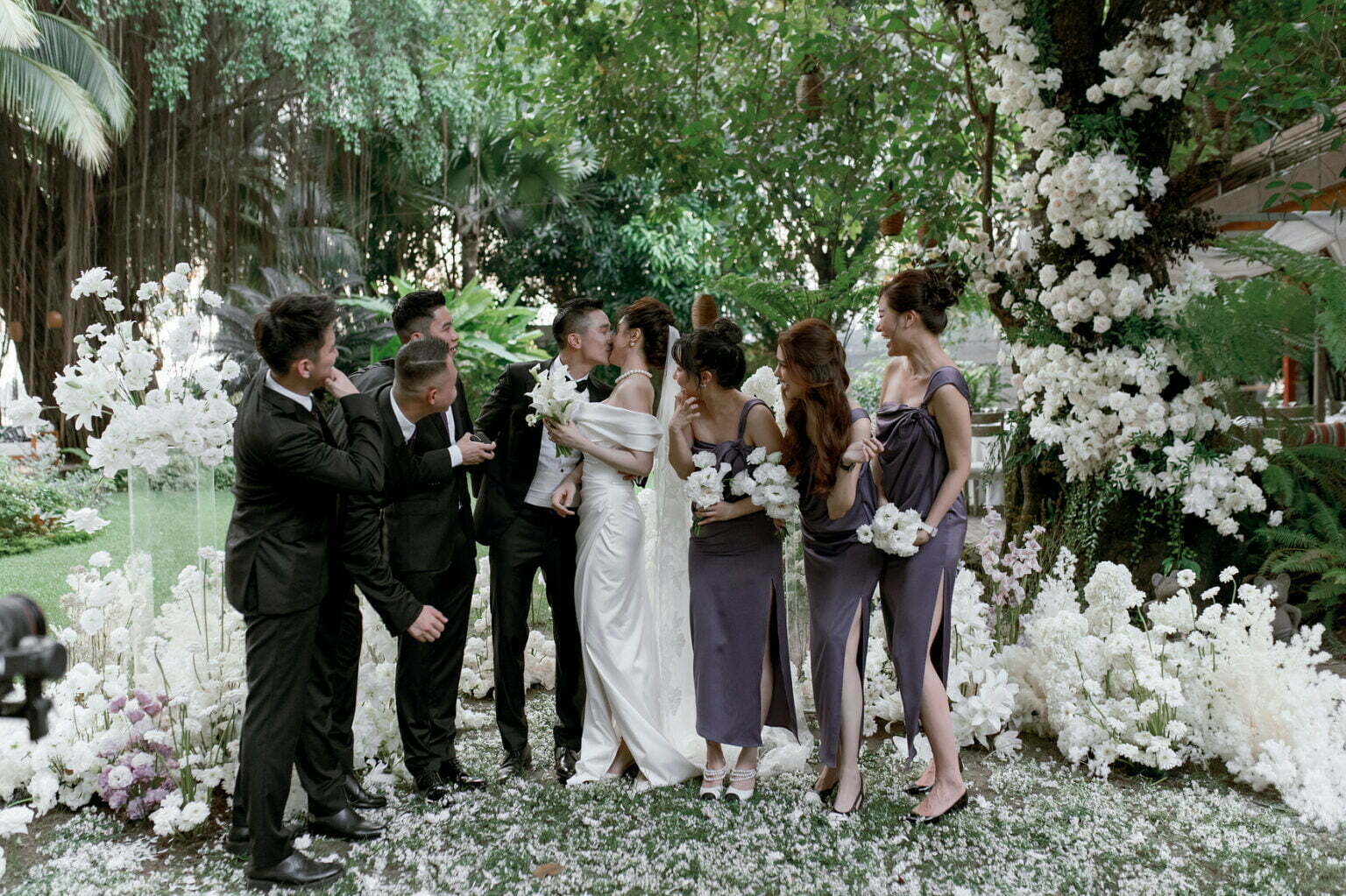 A Luxurious Outdoor Wedding in Saigon - Hạnh Nguyên & Trí Dũng